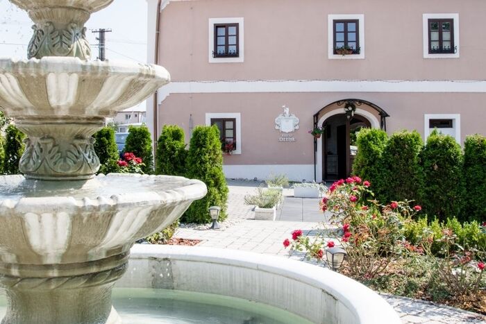 Kaštieľ Ottlýk - Bánovce nad Bebravou | Slovenská kuchyňa v mojej blízkosti | Zarezervovať teraz