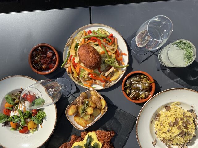 Jenka Restaurant & Bar - Düsseldorf | Ukrainian cuisine near me | Book now