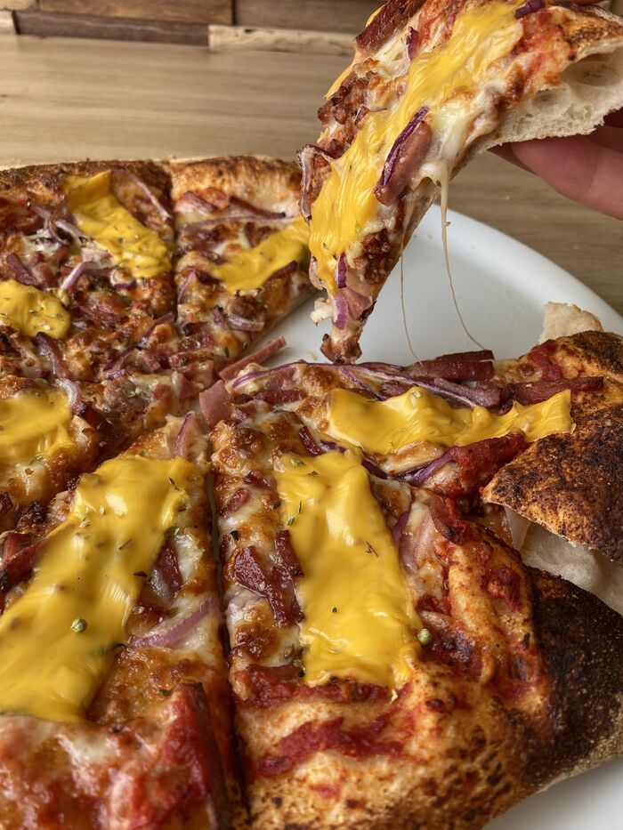 PIZZA RÉGAL - GHLIN | Italienne cuisine près de moi | Réserver maintenant