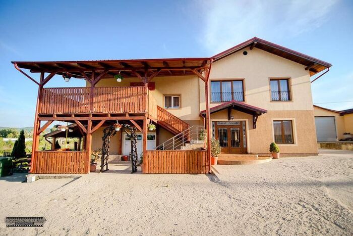 HANUL ANCUTEI - ZALAU | Românească bucătărie lângă mine | Rezervă acum