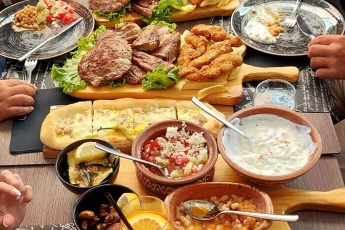 Meze Bar - Trieste | Restaurant near me | Book now