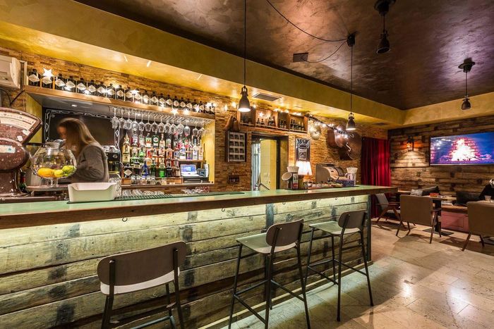Aperitiv Bar Circolo - Bar Rovinj | Croatian cuisine near me