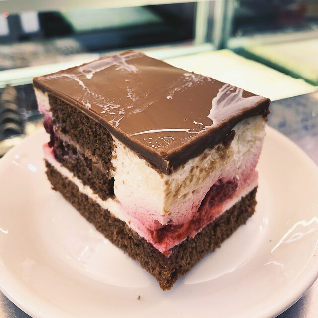 Cukráreň Amado - Cukráreň Bratislava | Chorvátska & Talianska kuchyňa v ...