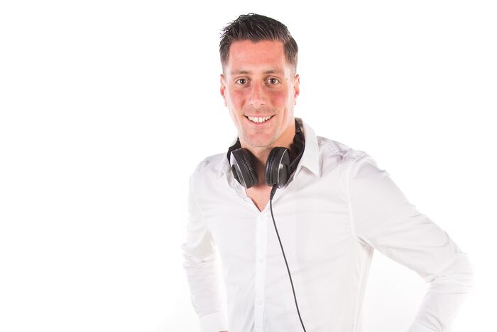 DJ Michel Entertainment - Bunde | Nightclub near me | Book now