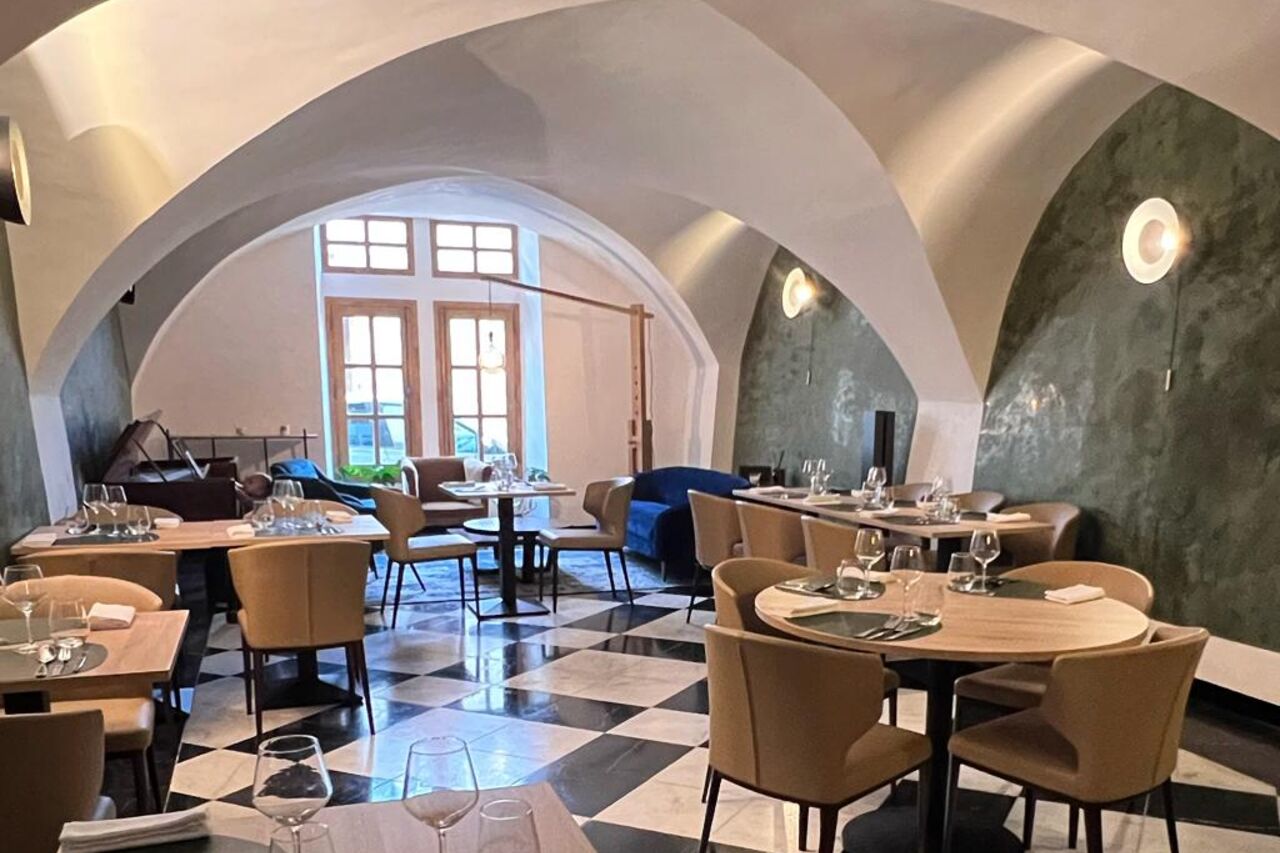 Moris - CUCURON | Diner near me | Book now