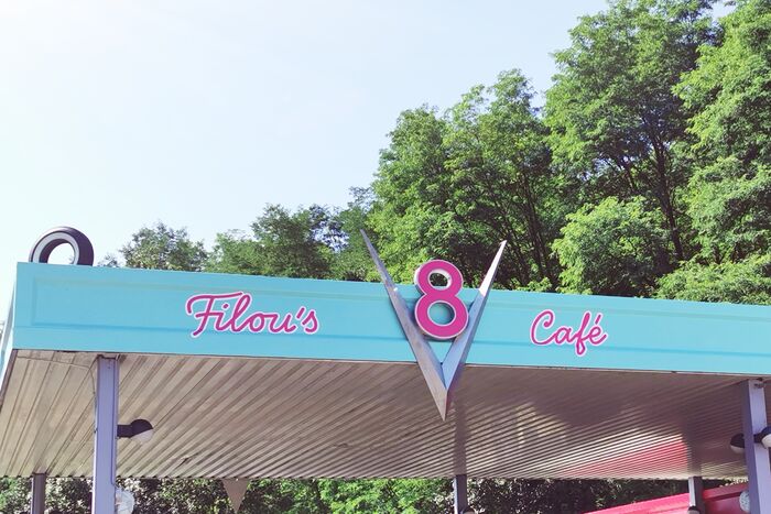 Filou´s V8 Cafe - Spielfeld | American cuisine near me