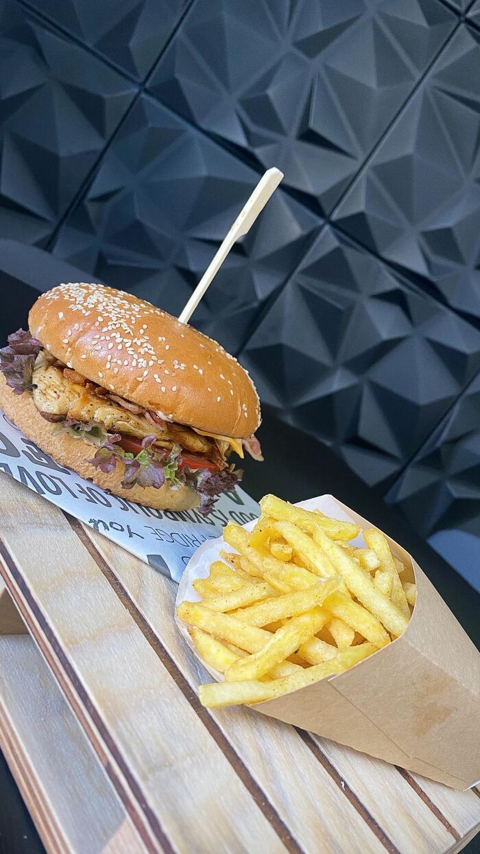 Gusto Burgers And More - Carei | International cuisine near me | Book now