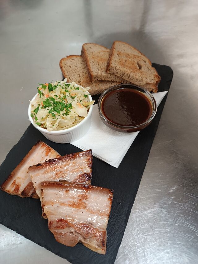 Black Bear burger & grill - Prachatice | Mezinárodní kuchyně blízko mě | Zamluvit nyní