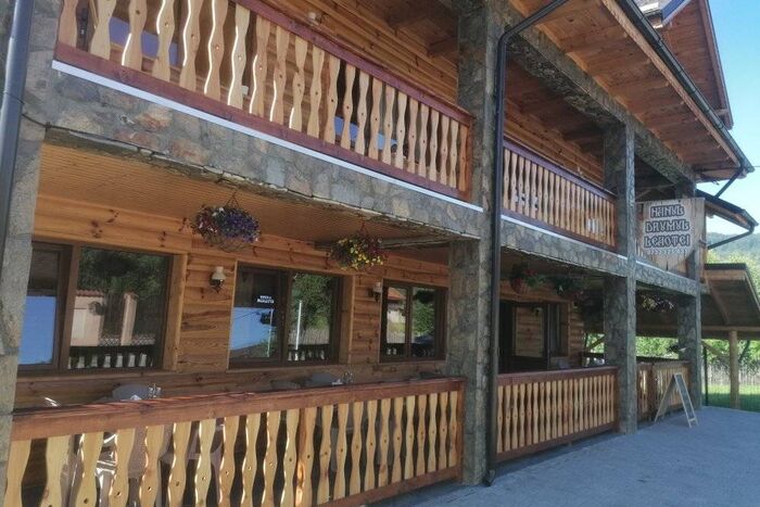 HANUL DRUMUL LEAOTEI - STOENESTI BADENI | Romanian cuisine near me ...