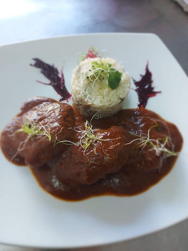 Restoran Bijeli Bagrem - Orahovica | Restaurant near me | Book now