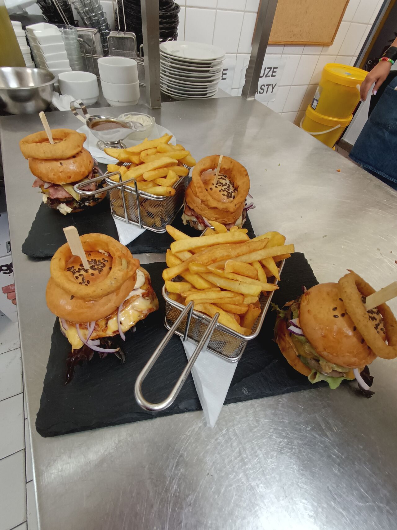 Black Bear burger & grill - Prachatice | Mezinárodní kuchyně blízko mě ...