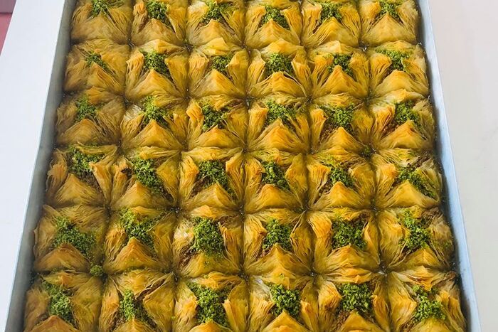 Ani Pâtisserie Orientale Antep Baklavalari - Confiserie Roche La ...