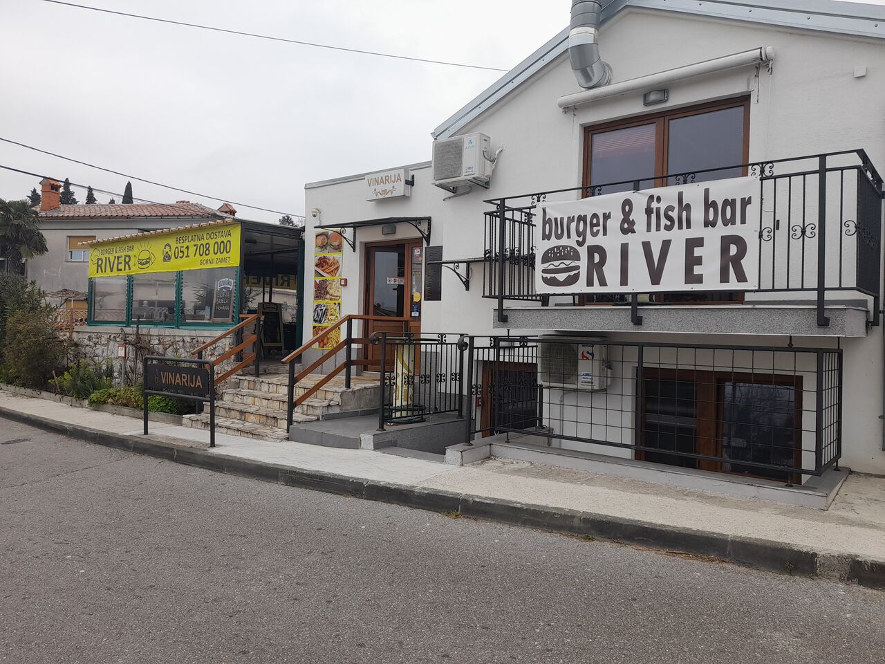 Fast Food RIVER - RIJEKA | Bar near me | Book now