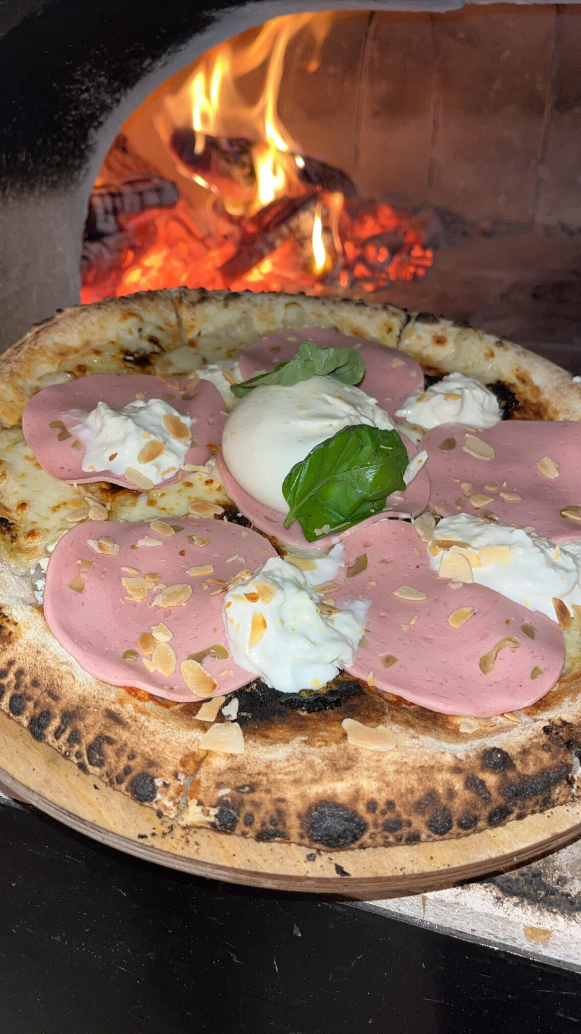 VERA PIZZA - ANNONAY | English cuisine near me | Book now